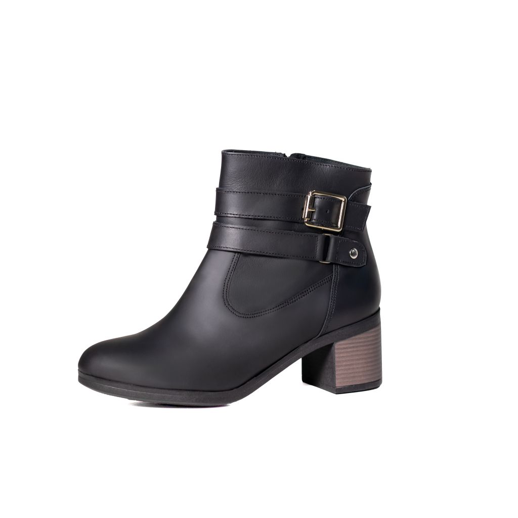 BOTA 9607 NEGRA CON HEBILLA Y TACHA | Boxes Calzados